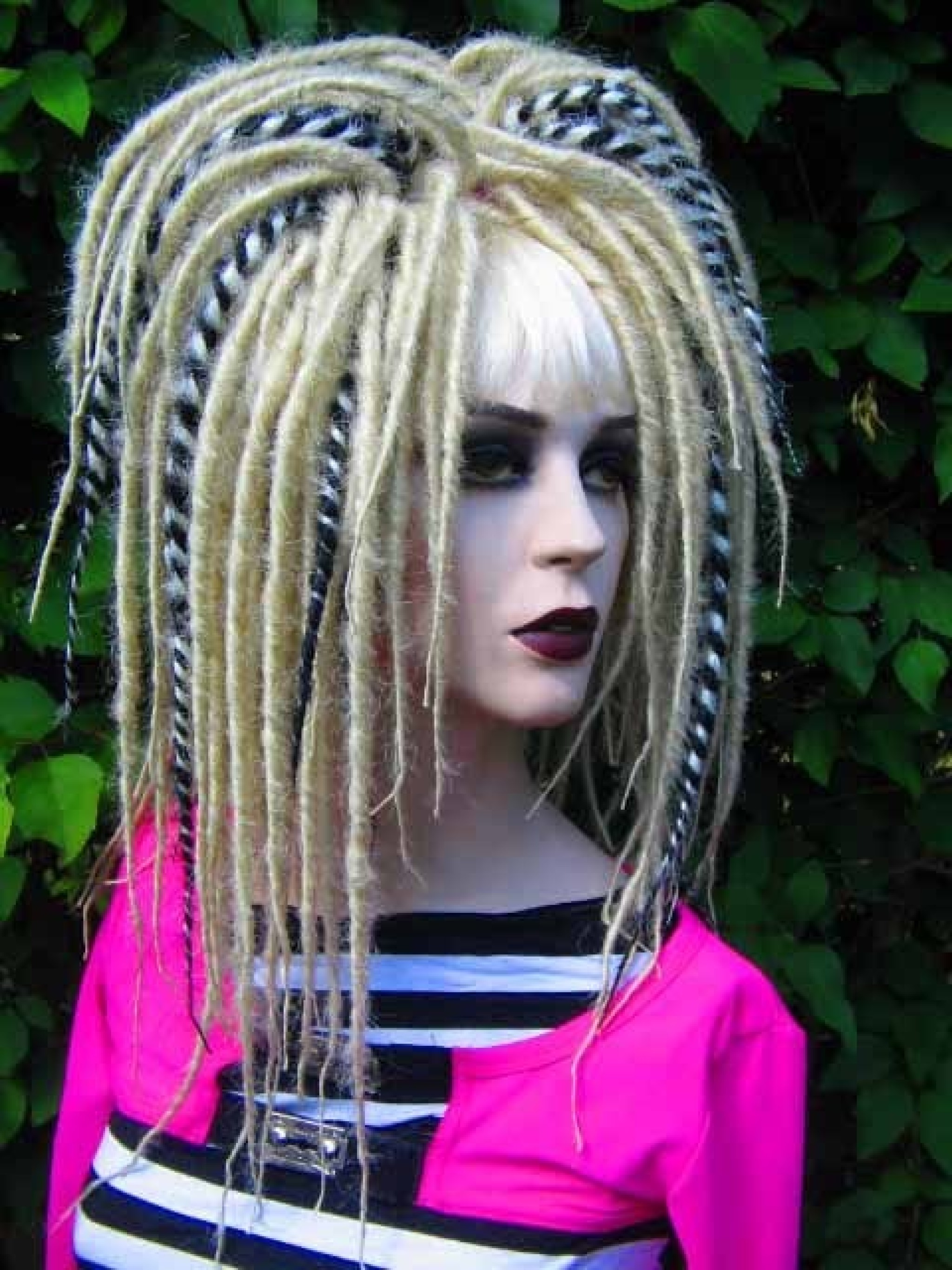 Synthetic Dread Falls In Blonde,Black/White twists